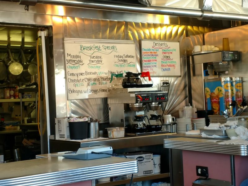 This old-fashioned 1950s diner in Virginia is a timeless comfort food ...