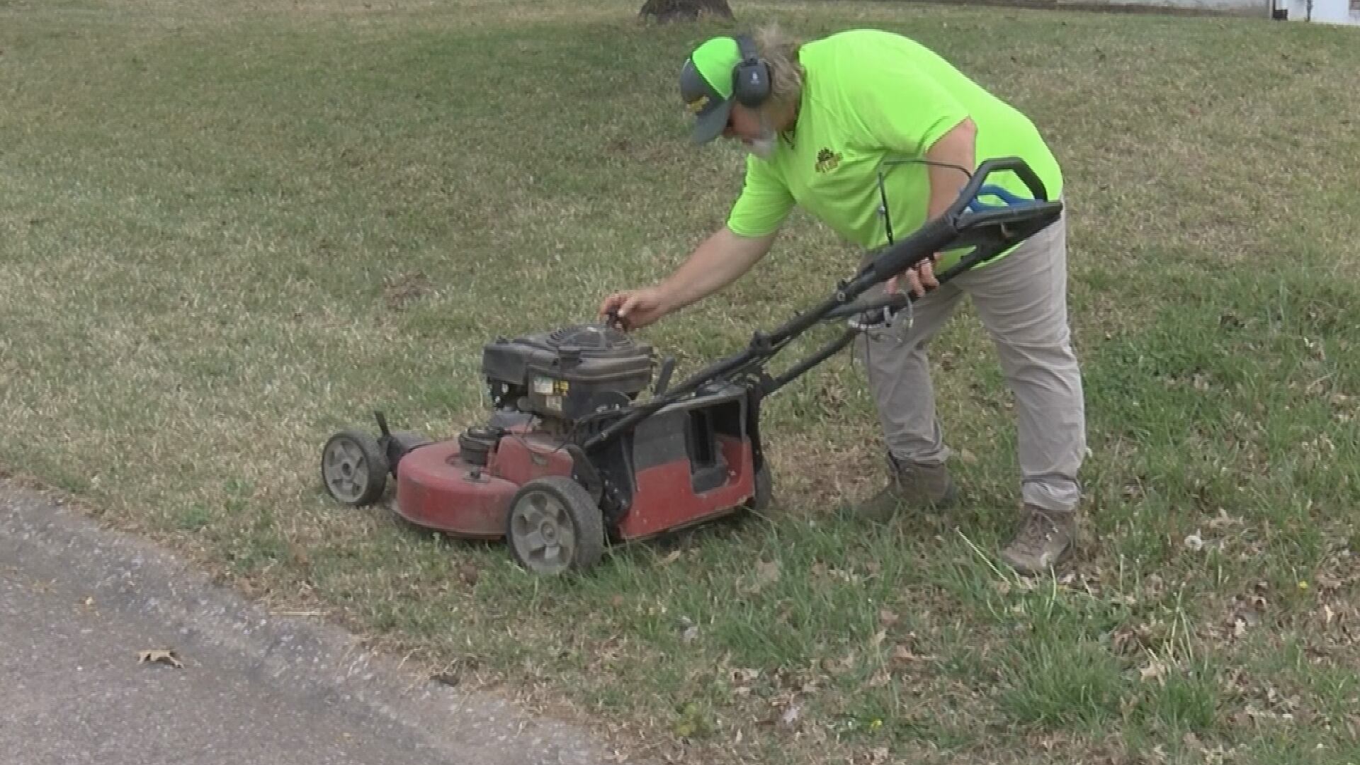 Heartland lawn care company deals with rising gas prices