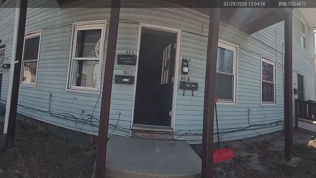 Video shows Webster officers rescuing residents from smoking structure