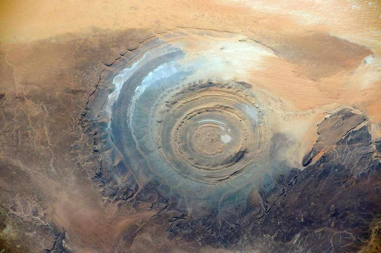 10 tempat paling misterius di dunia dengan fenomena aneh