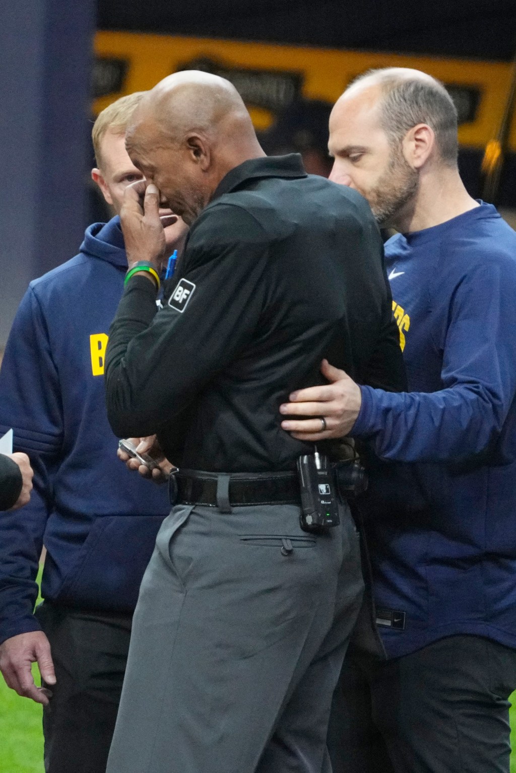 CB Bucknor leaves game after getting hit by foul ball in nightmare week