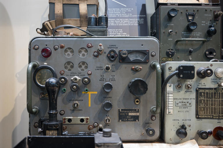 Someone is jamming a mysterious Persian shortwave spy signal