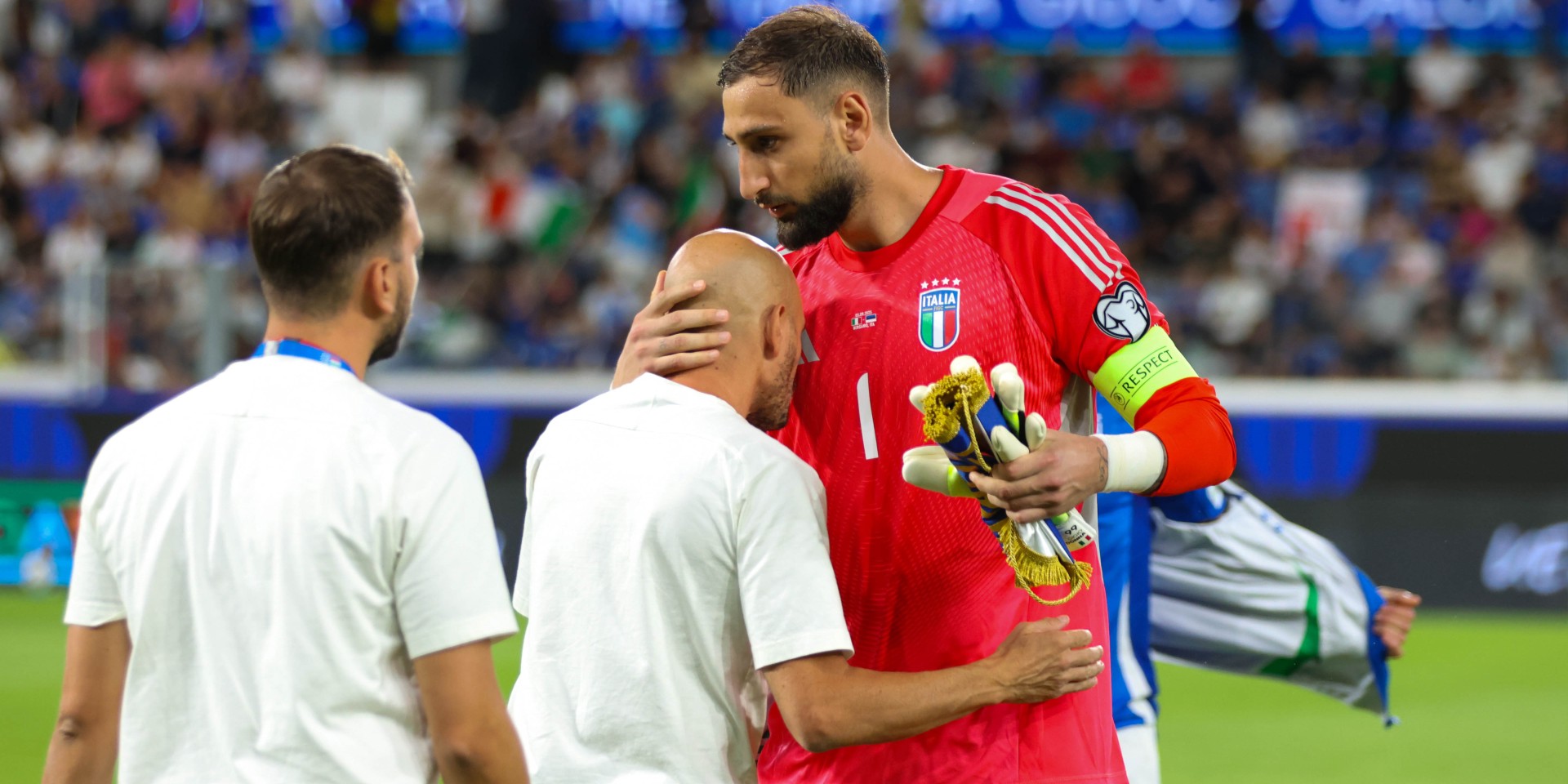 'Gebroken' Donnarumma deelt emotioneel statement na Italië-debacle ...