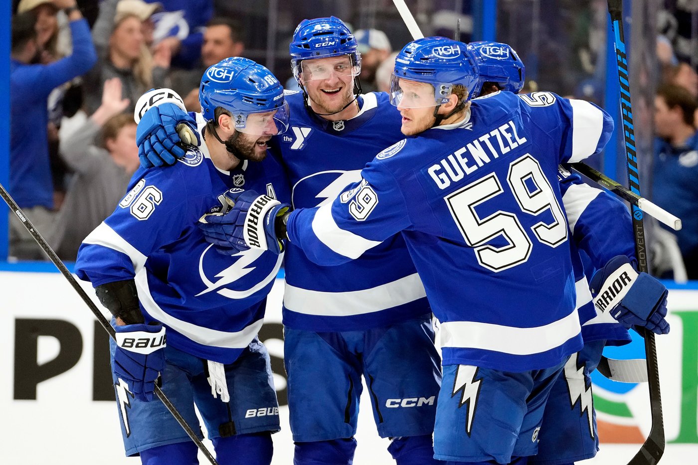 Kucherov, Karlsson et Zacha sont les trois étoiles du mois de mars dans ...