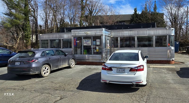 This old-fashioned 1950s diner in Virginia is a timeless comfort food ...