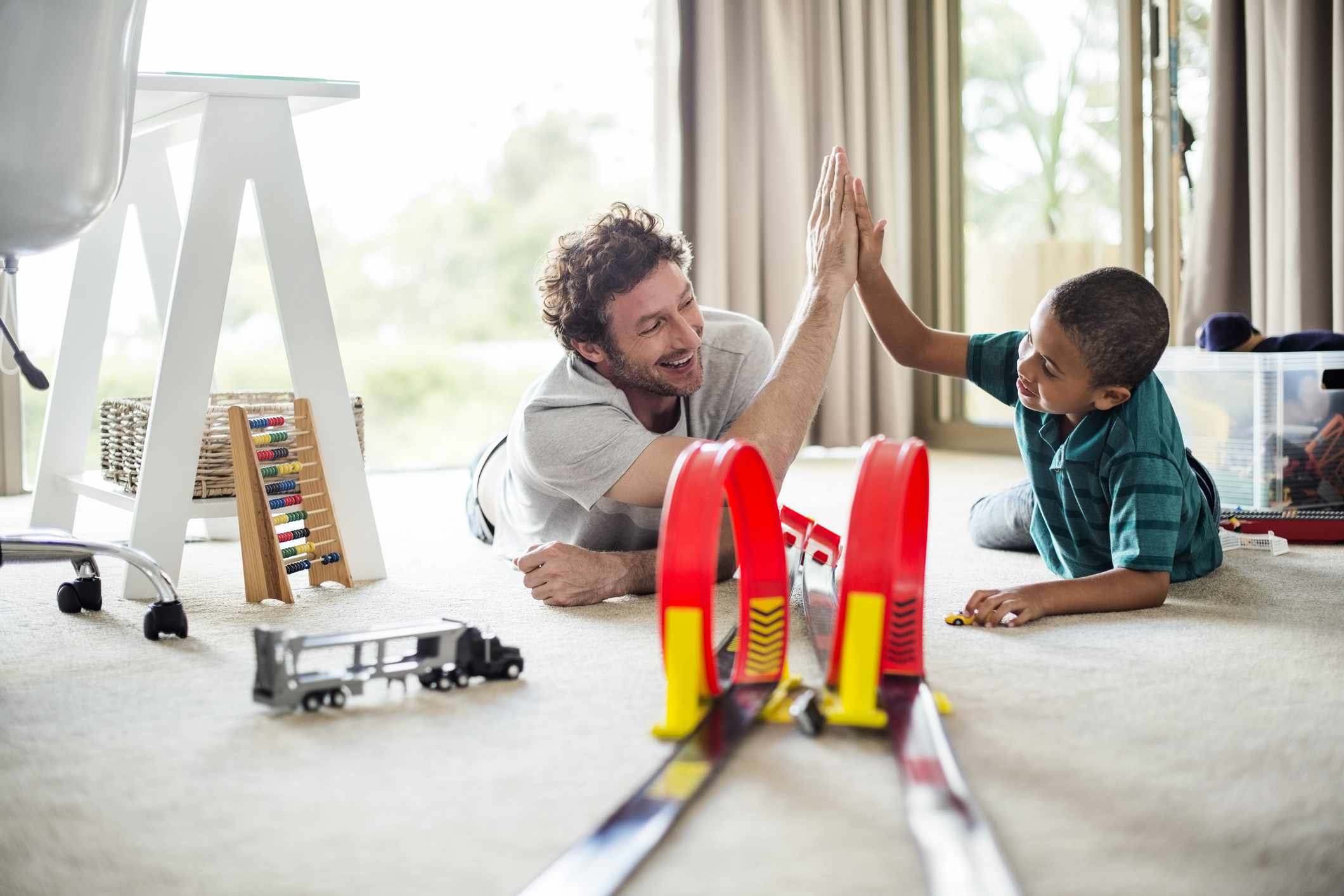 How positive reinforcement encourages good behavior in kids