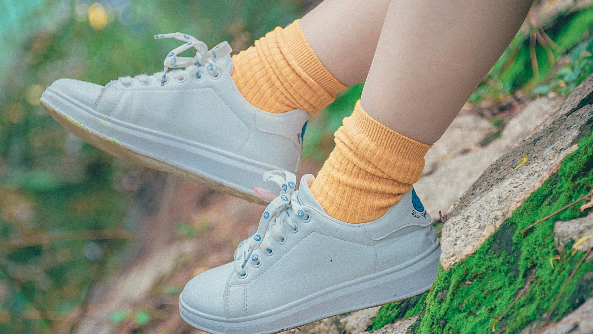 10 hacks to fix too-big shoes & 10 for too-small shoes