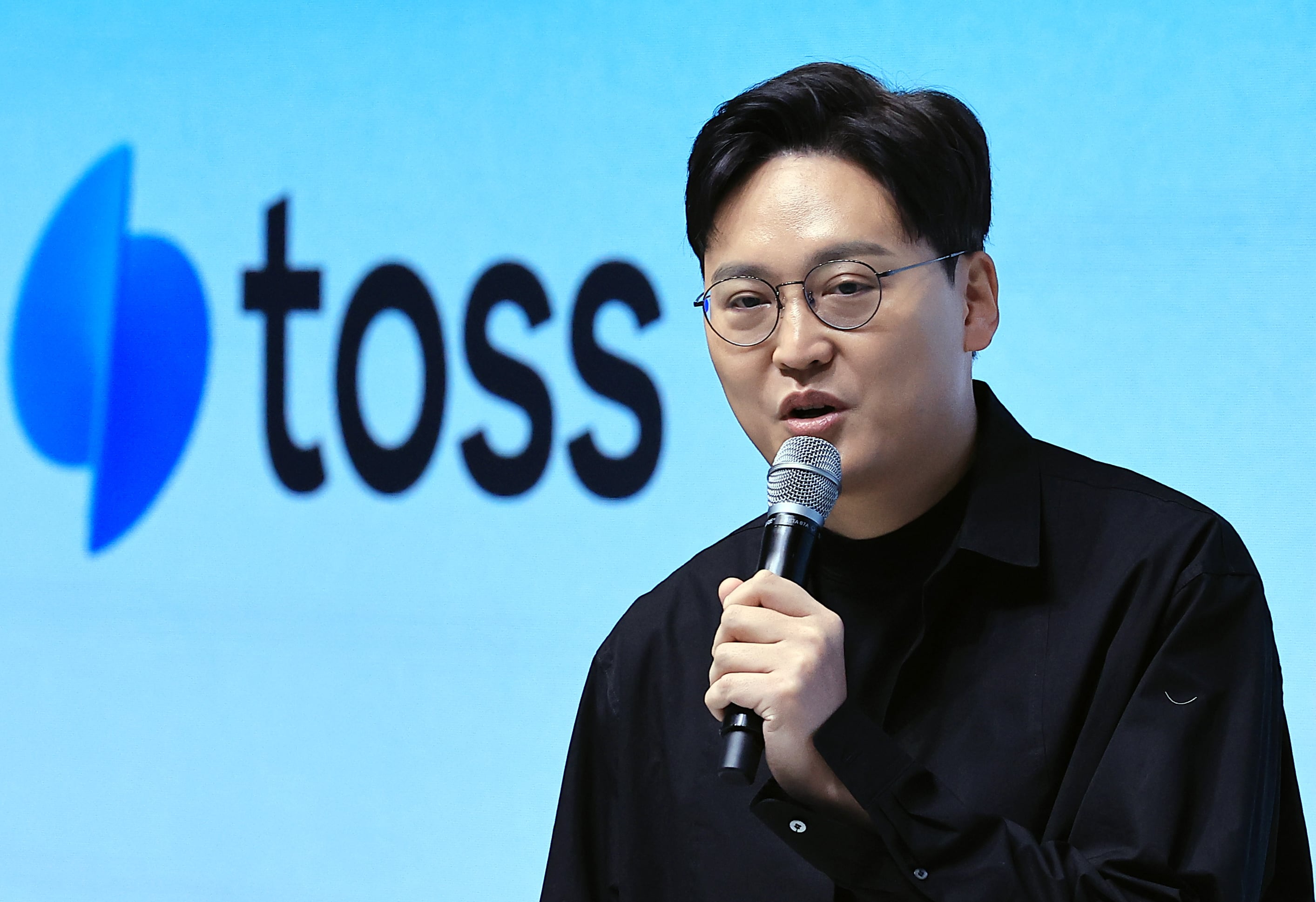 Toss CEO fulfills April Fool’s pledge, funds 10 employees' rent
