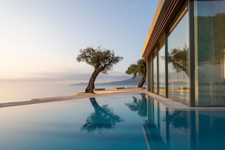 This island has some of Greece’s most beautiful beaches—plus charming ...