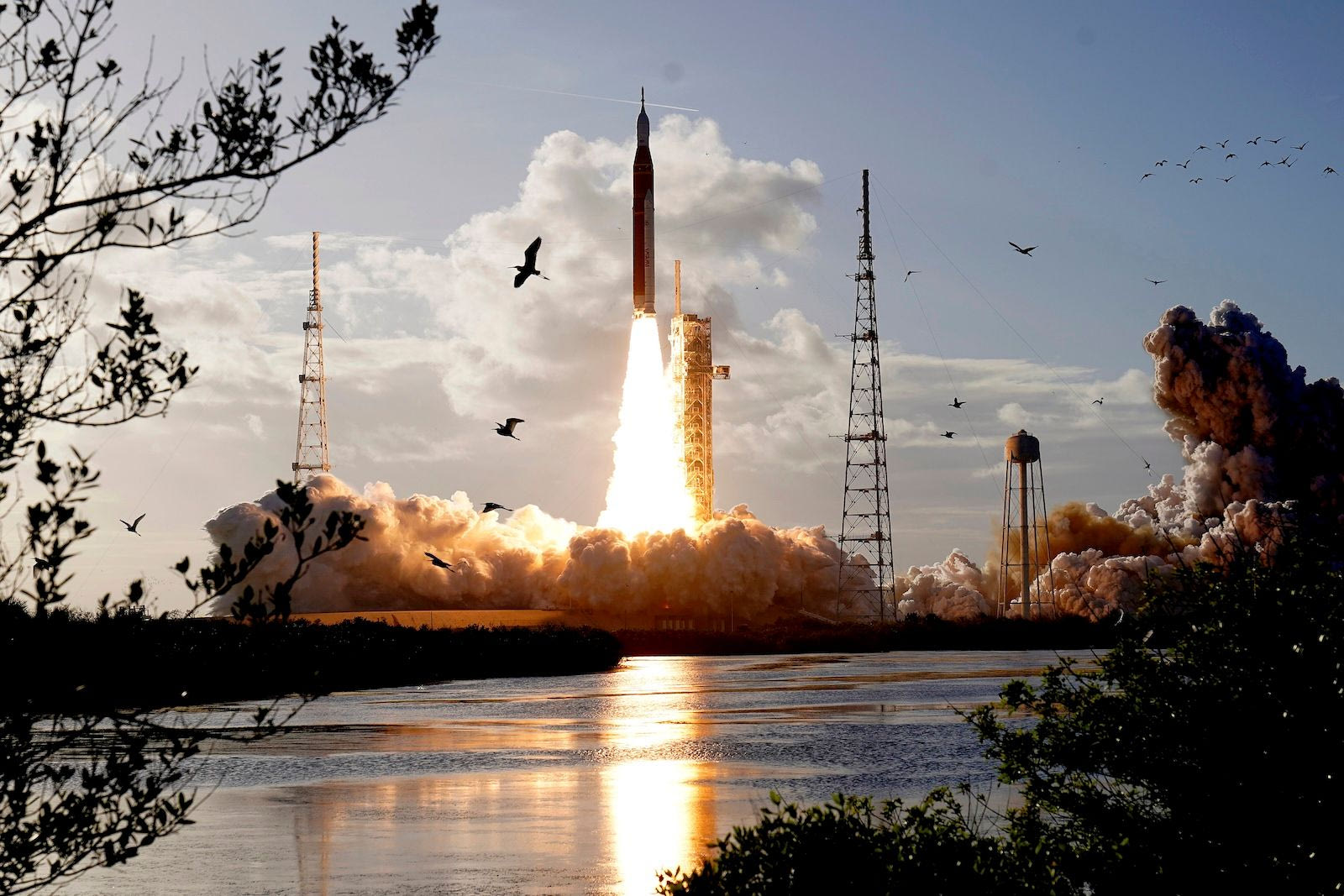 Artemis II: Κρατήρας στη Σελήνη πήρε το όνομα της εκλιπούσας συζύγου ...