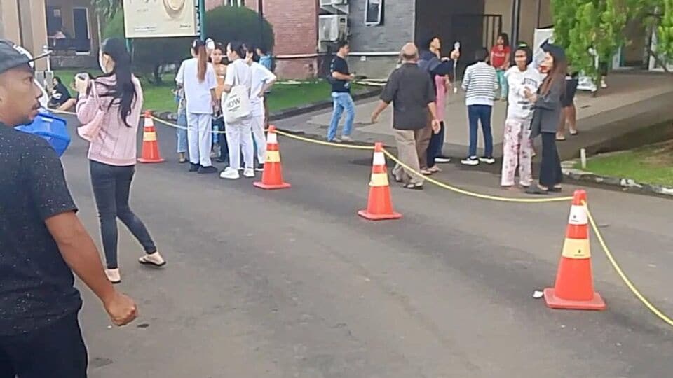 Earthquake today: 7.4 magnitude tremor hits eastern Indonesia, one dead ...