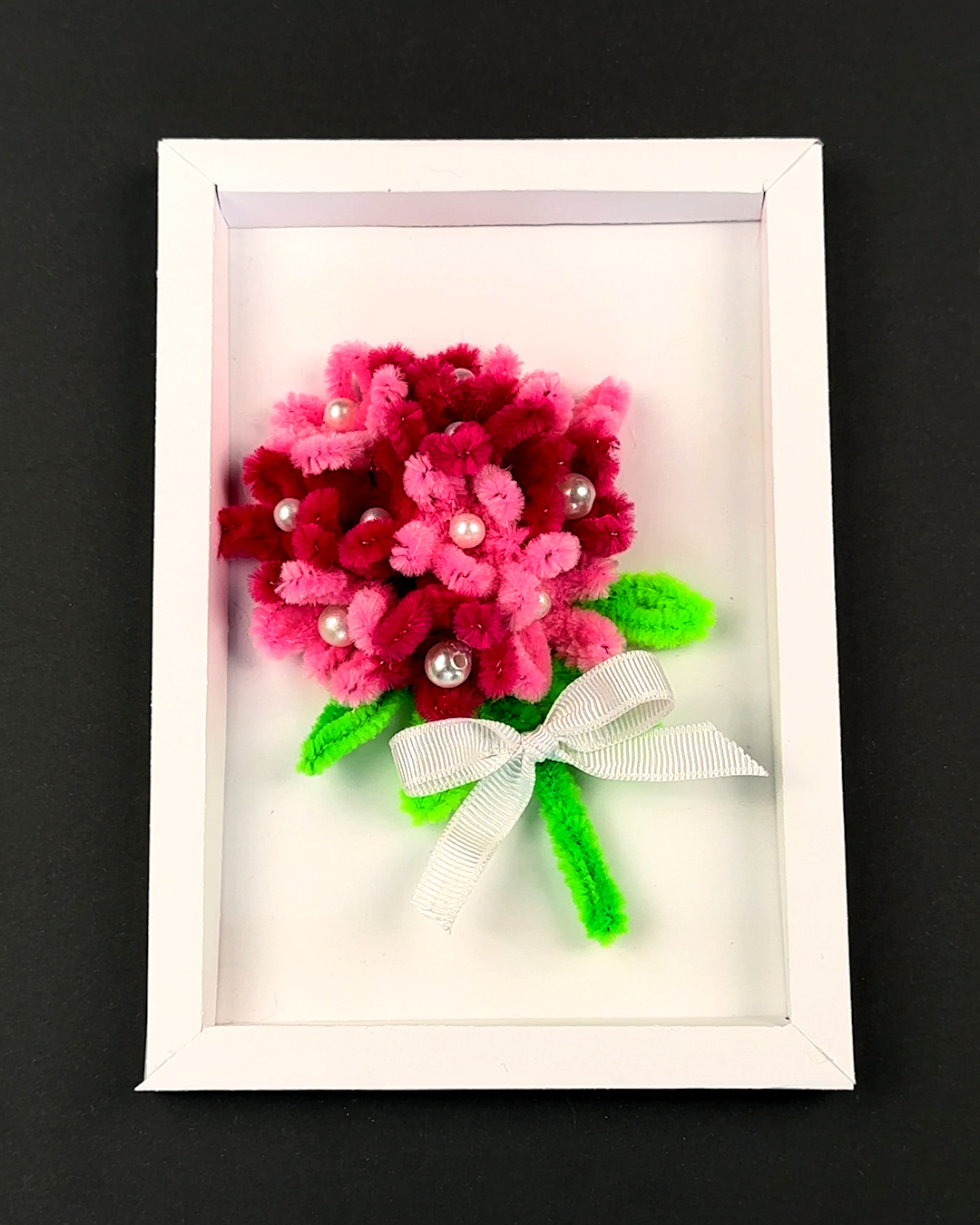 Framed floral art that elevates your room decor💐