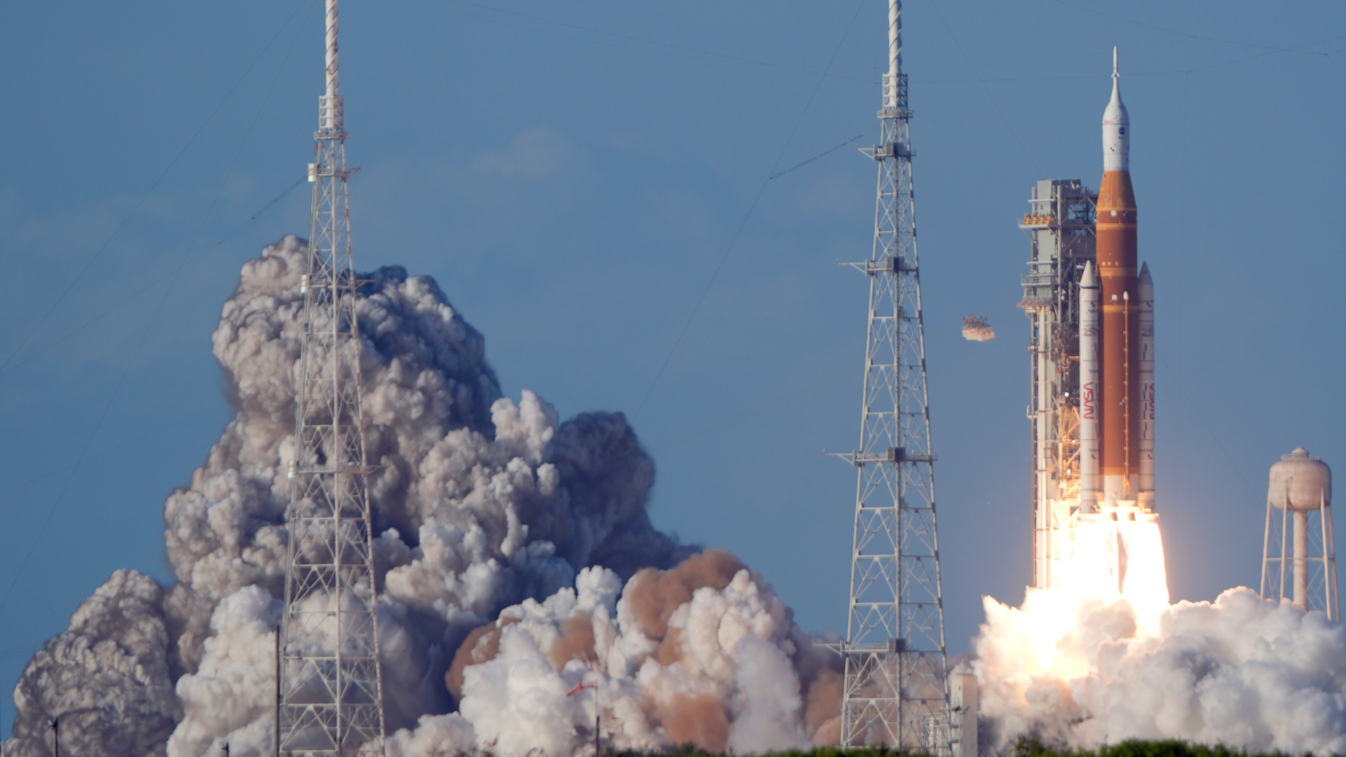 Canadians watch astronaut Jeremy Hansen launch to the moon