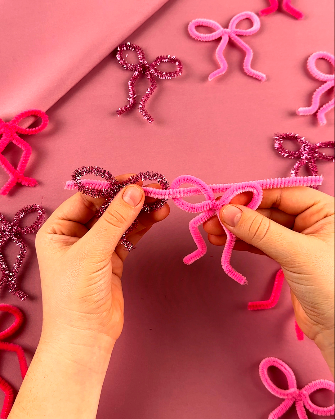 Adorable bows as Valentine's Day room decor🎀