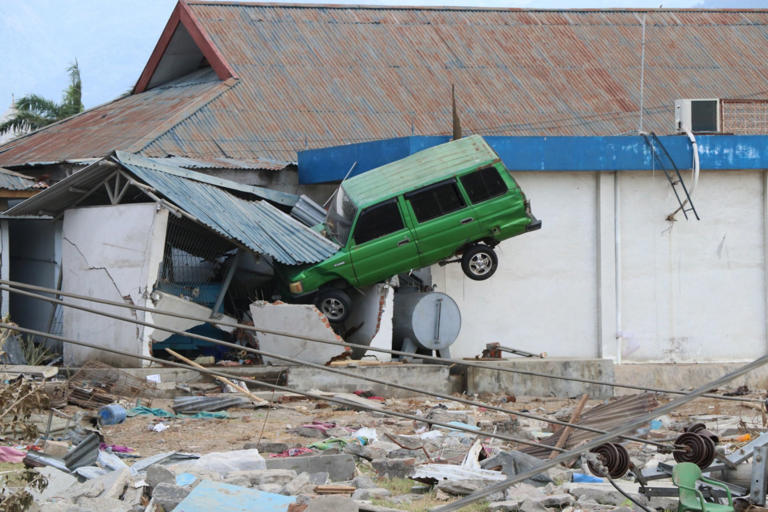 Tsunami warning triggered after powerful 7.4-magnitude earthquake ...