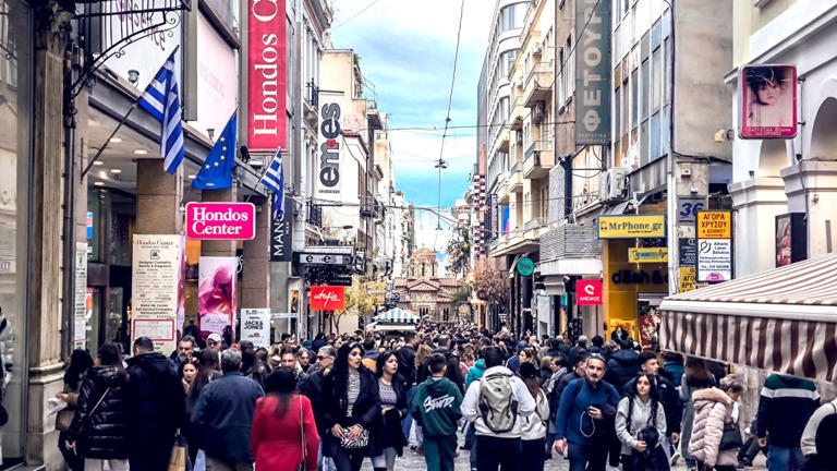 Από σήμερα το εορταστικό ωράριο καταστημάτων - Πότε μπορείτε να κάνετε ...