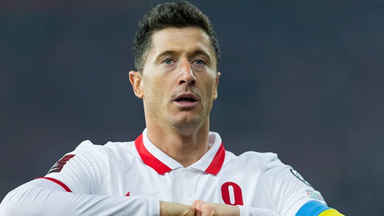 Robert Lewandowski breaks down as Poland’s FIFA World Cup dreams ...