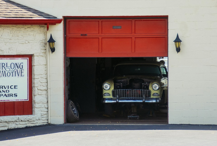 15 easy steps to tune up your garage door