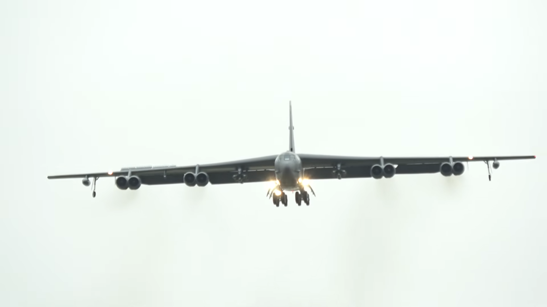Watch this B-52 slam into an emergency landing still carrying JDAMs
