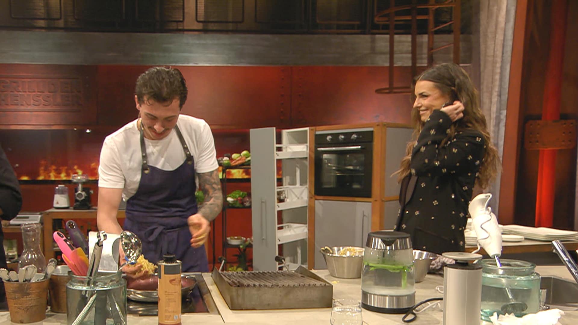 Frischfleisch: Laura Wontorra ist in Flirtlaune bei Grill den Henssler