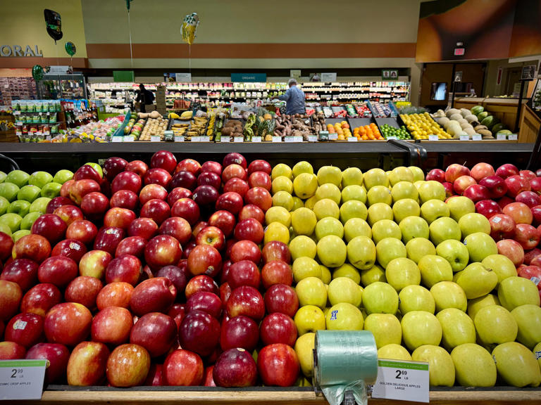 Is it OK to sample produce at Tennessee grocery stores? Vote