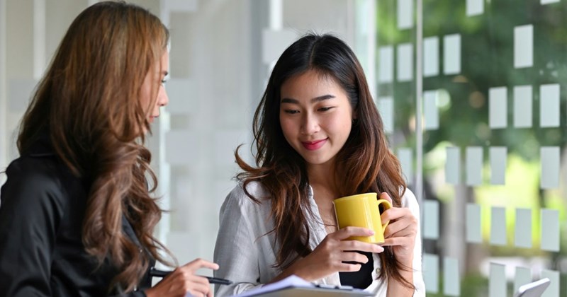 27-year-old employee refuses to assist the new hire she trained after ...