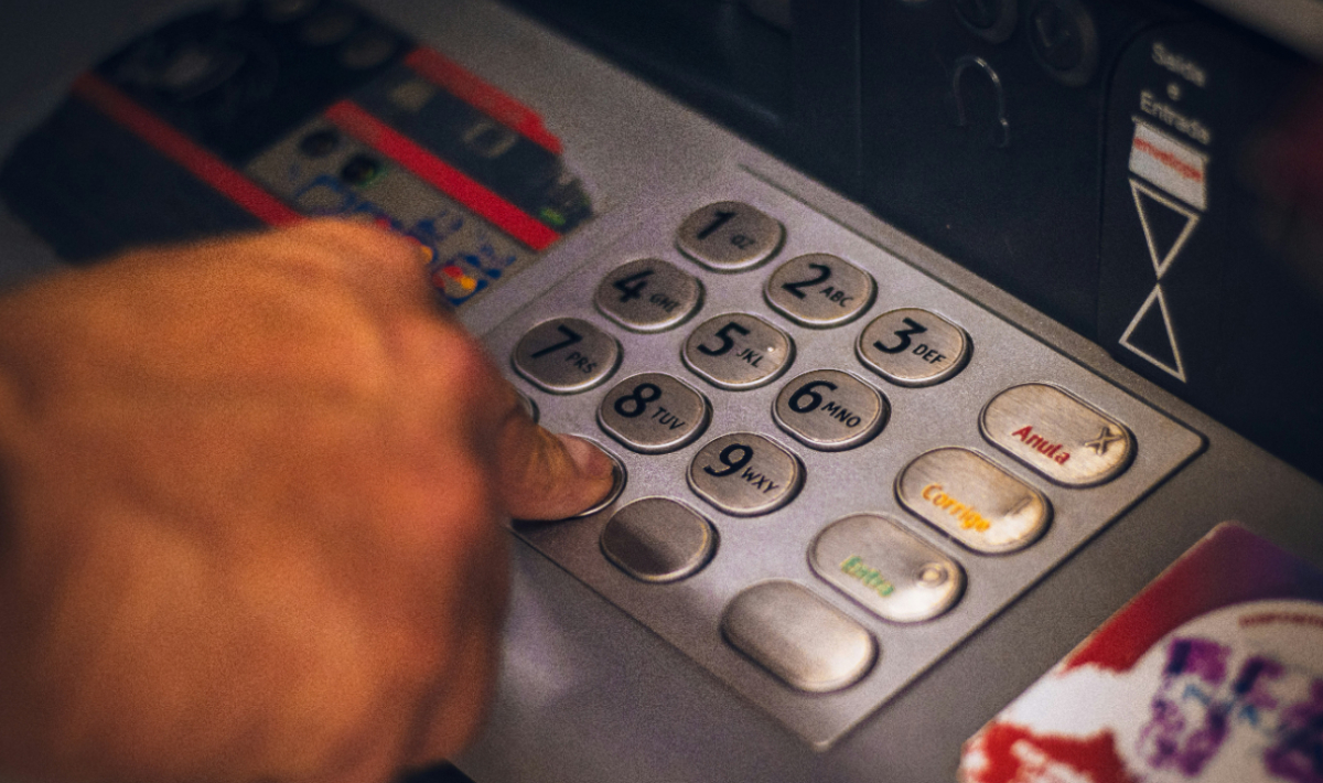 Πώς επηρεάζει τις τραπεζικές συναλλαγές το Πάσχα των Καθολικών