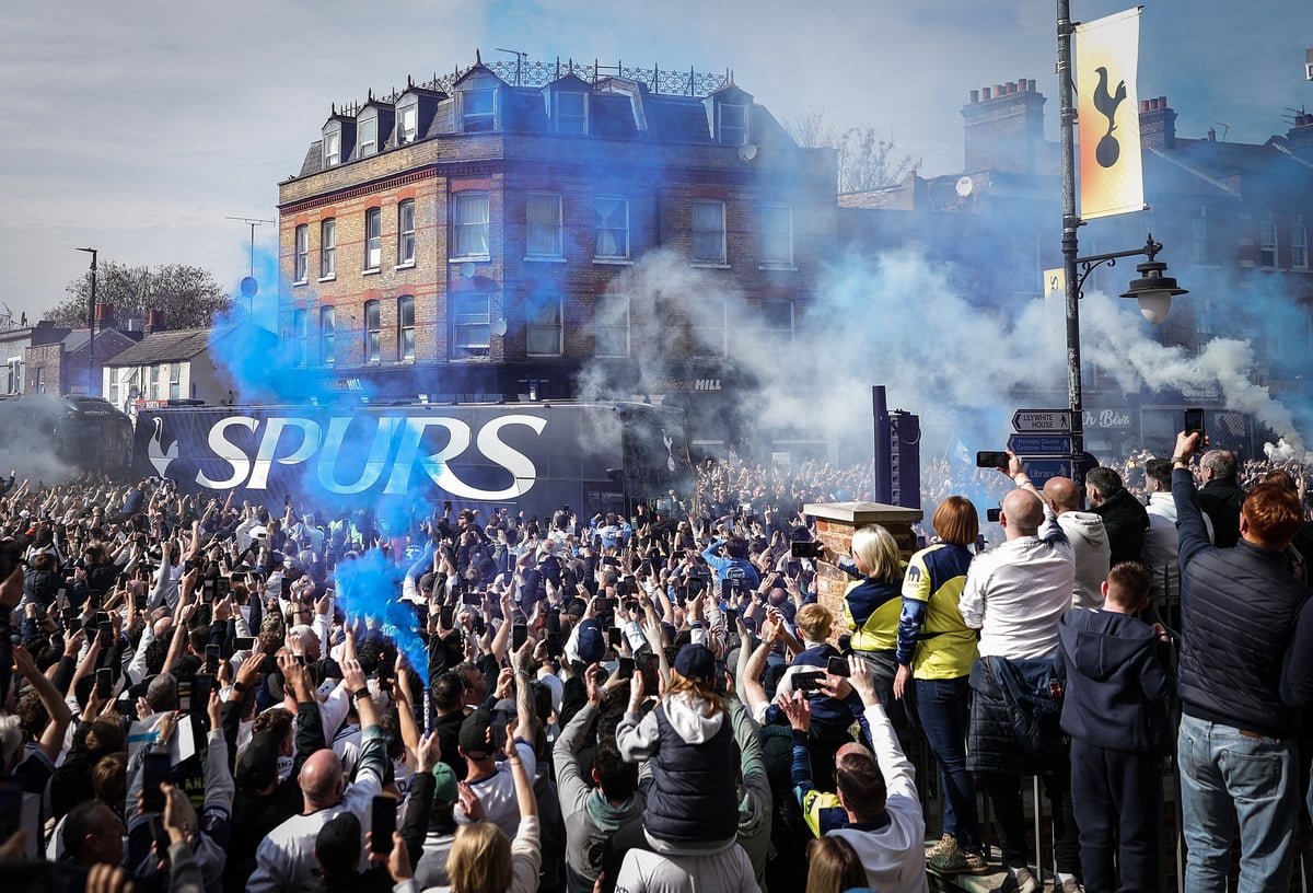 Tudor 'emotional' after Spurs fans welcome bus before Forest showdown