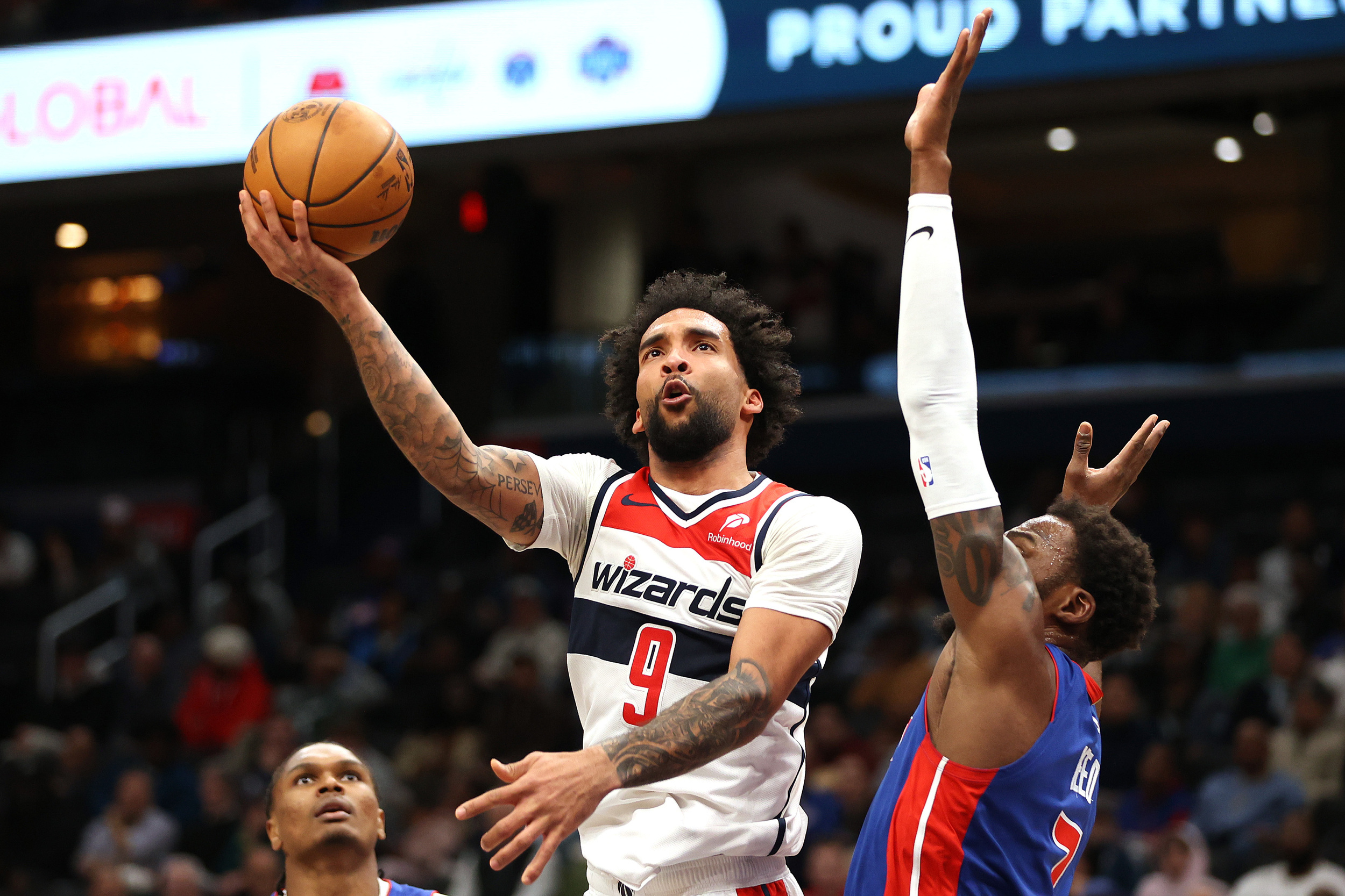 Two players suspended, three fined for Thunder-Wizards scuffle