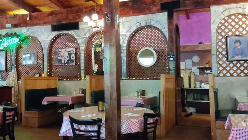 This old-school Oregon Italian deli is a tasty trip back to a bygone era