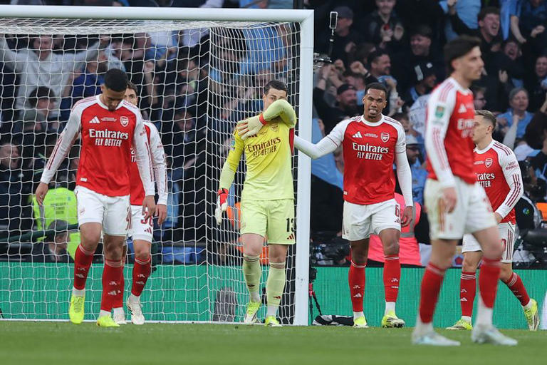 Arsenal escape 'clear red card' as Kepa Arrizabalaga fouls Jeremy Doku ...