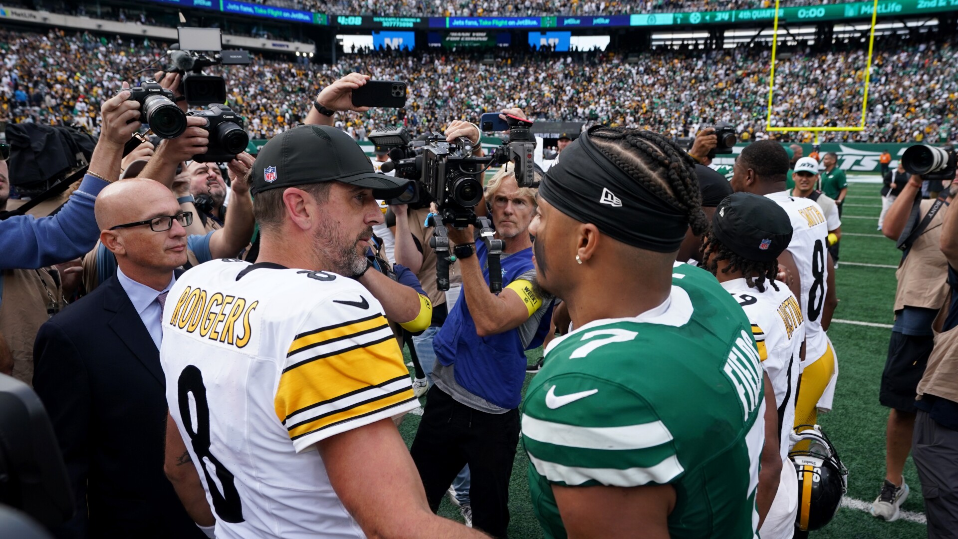 Aaron Rodgers, Justin Fields will count for $48 million in 2026 Jets ...