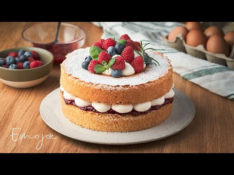 I made a fluffy Victoria sponge cake