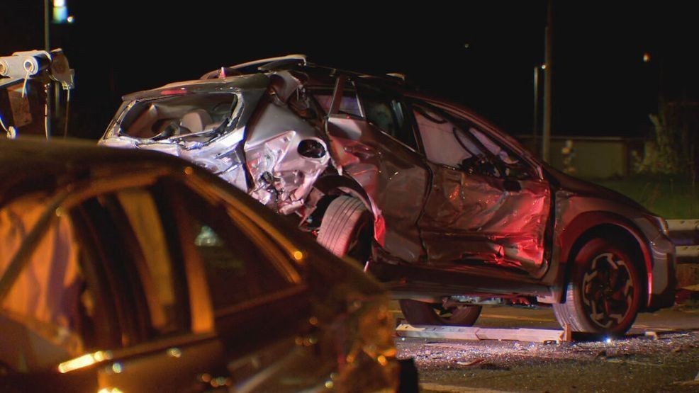 Shooting at Clackamas Town Center MAX leads to car crash, 2 guns seized ...