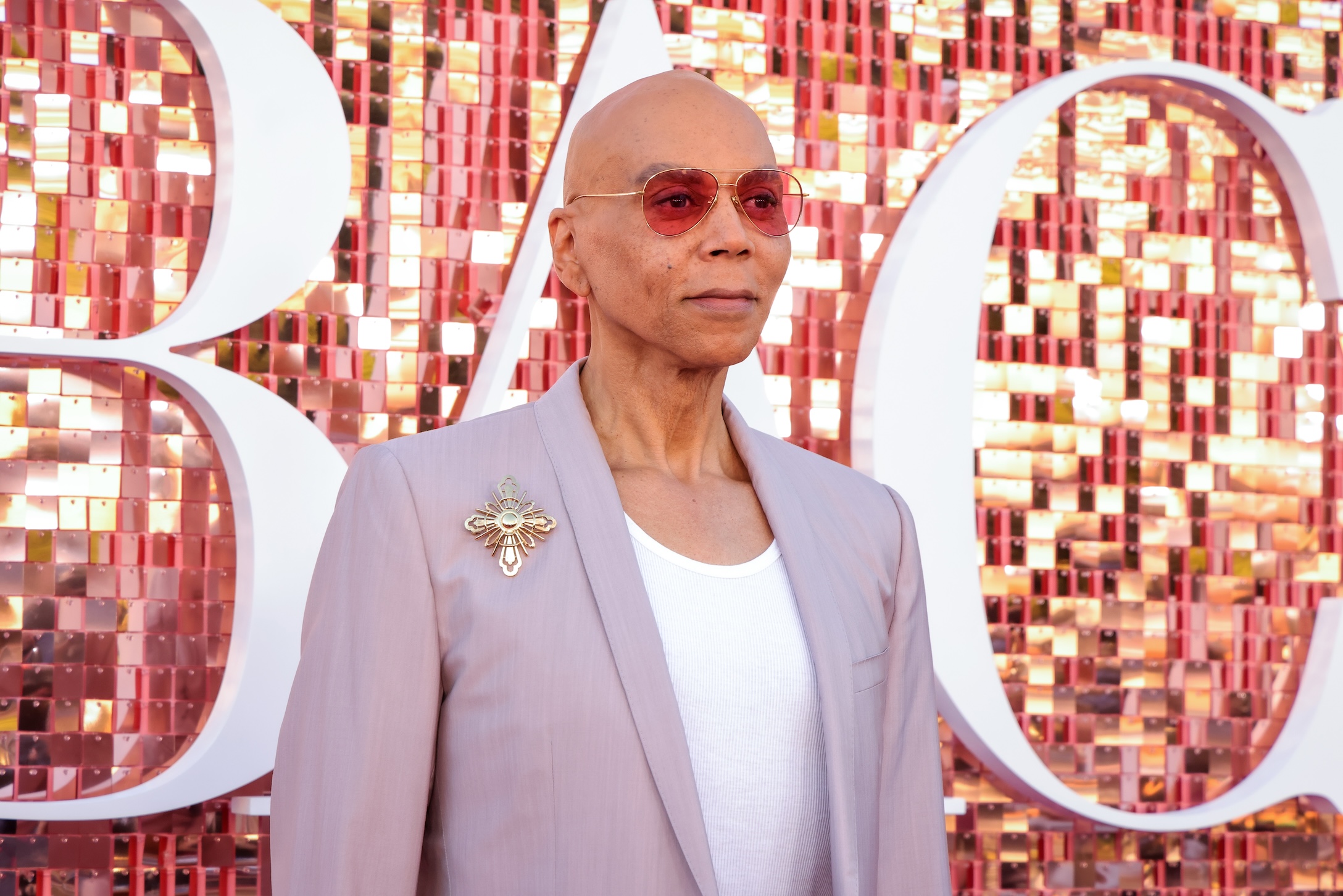 Resurfaced photo of RuPaul out of drag goes viral as fans lose it over ...