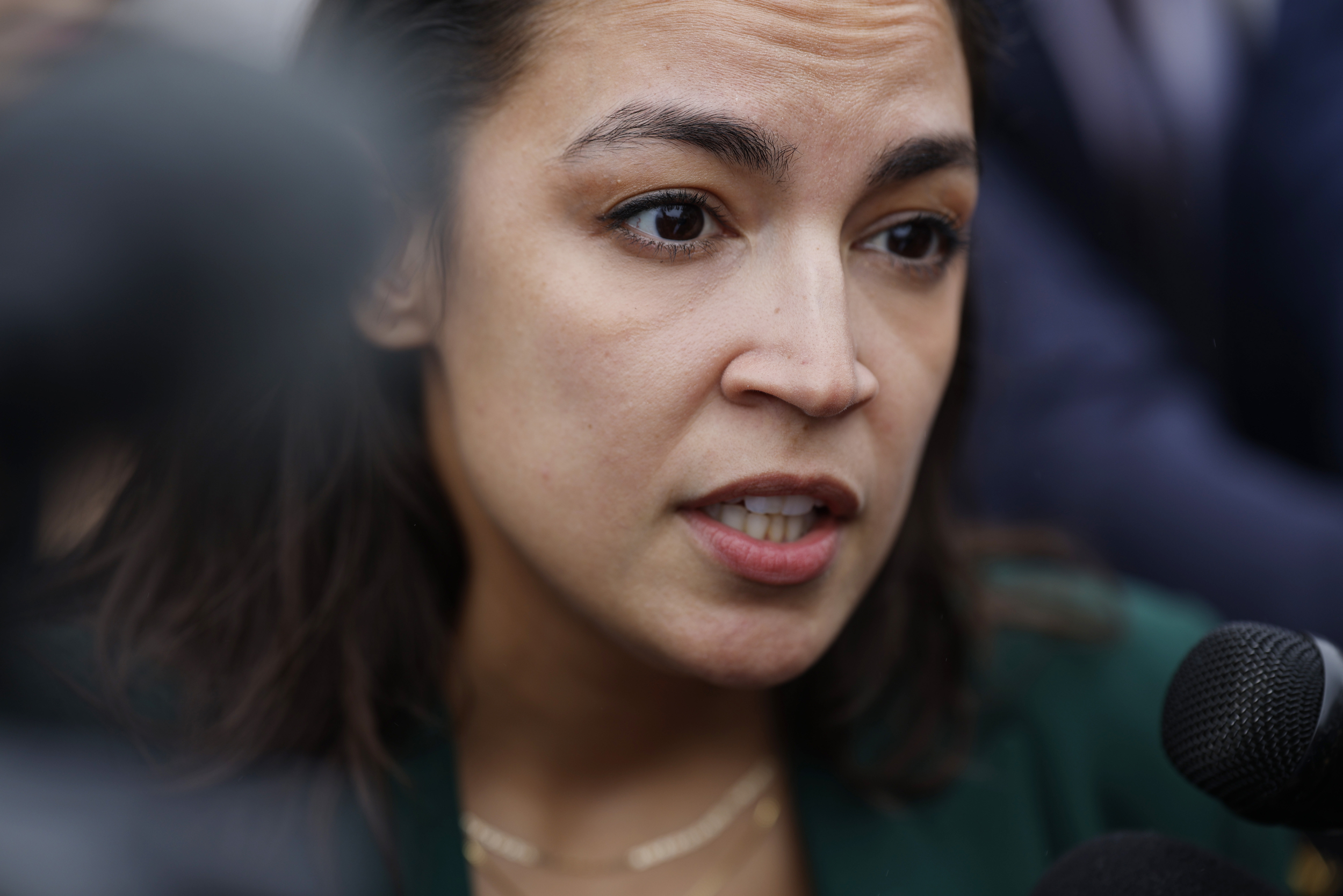AOC dares ICE's Tom Homan after New York threats: "He can't carry them out"