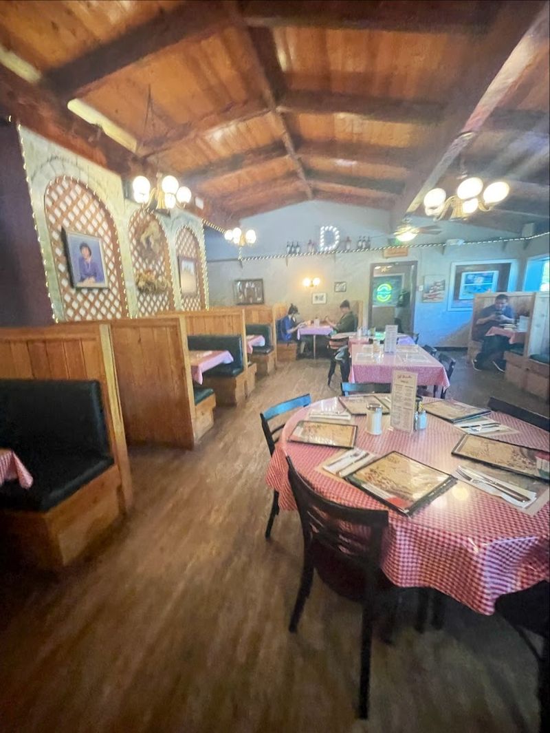 This old-school Oregon Italian deli is a tasty trip back to a bygone era