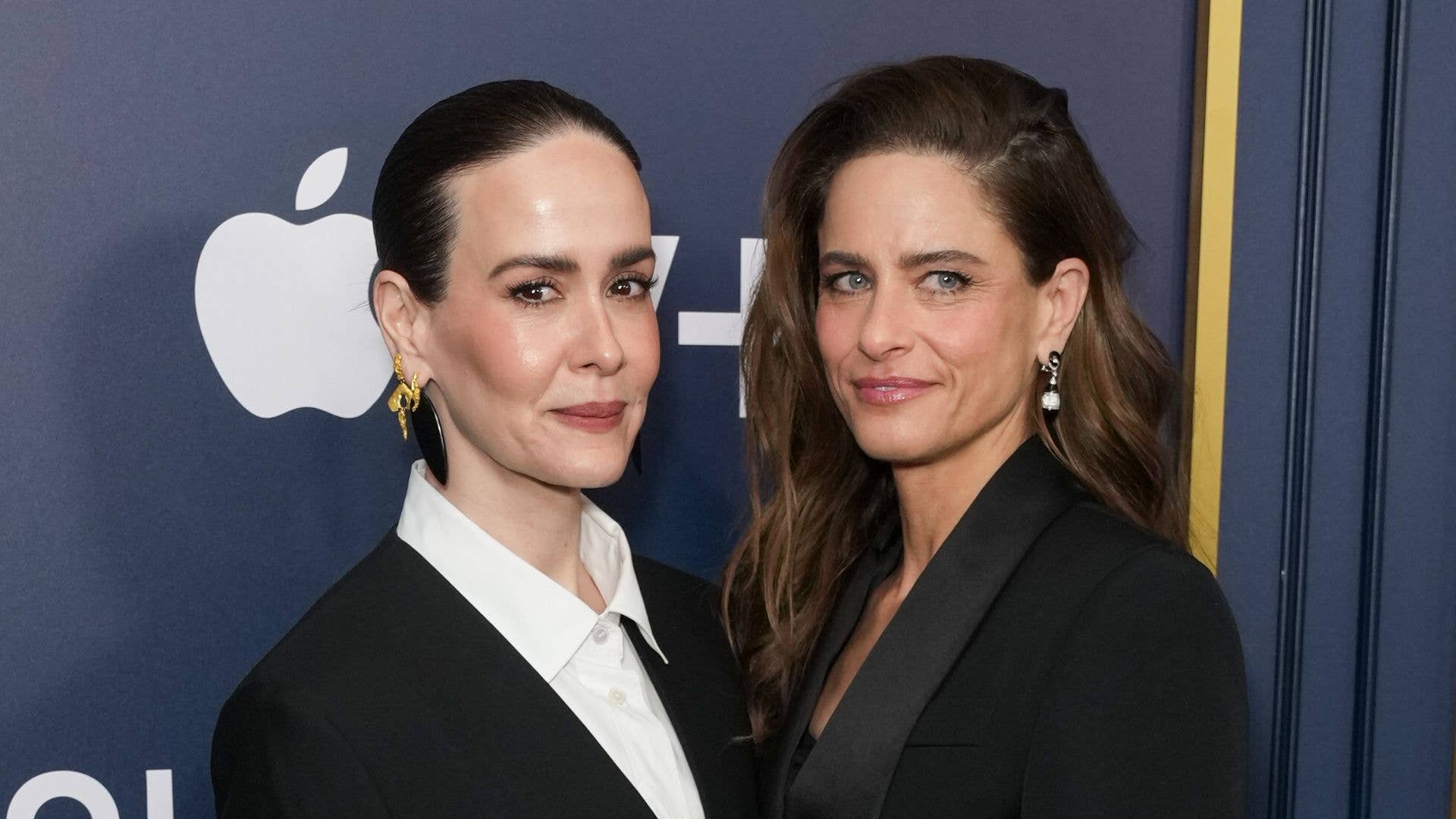 Amanda Peet praised by best friend Sarah Paulson over essay on parents ...
