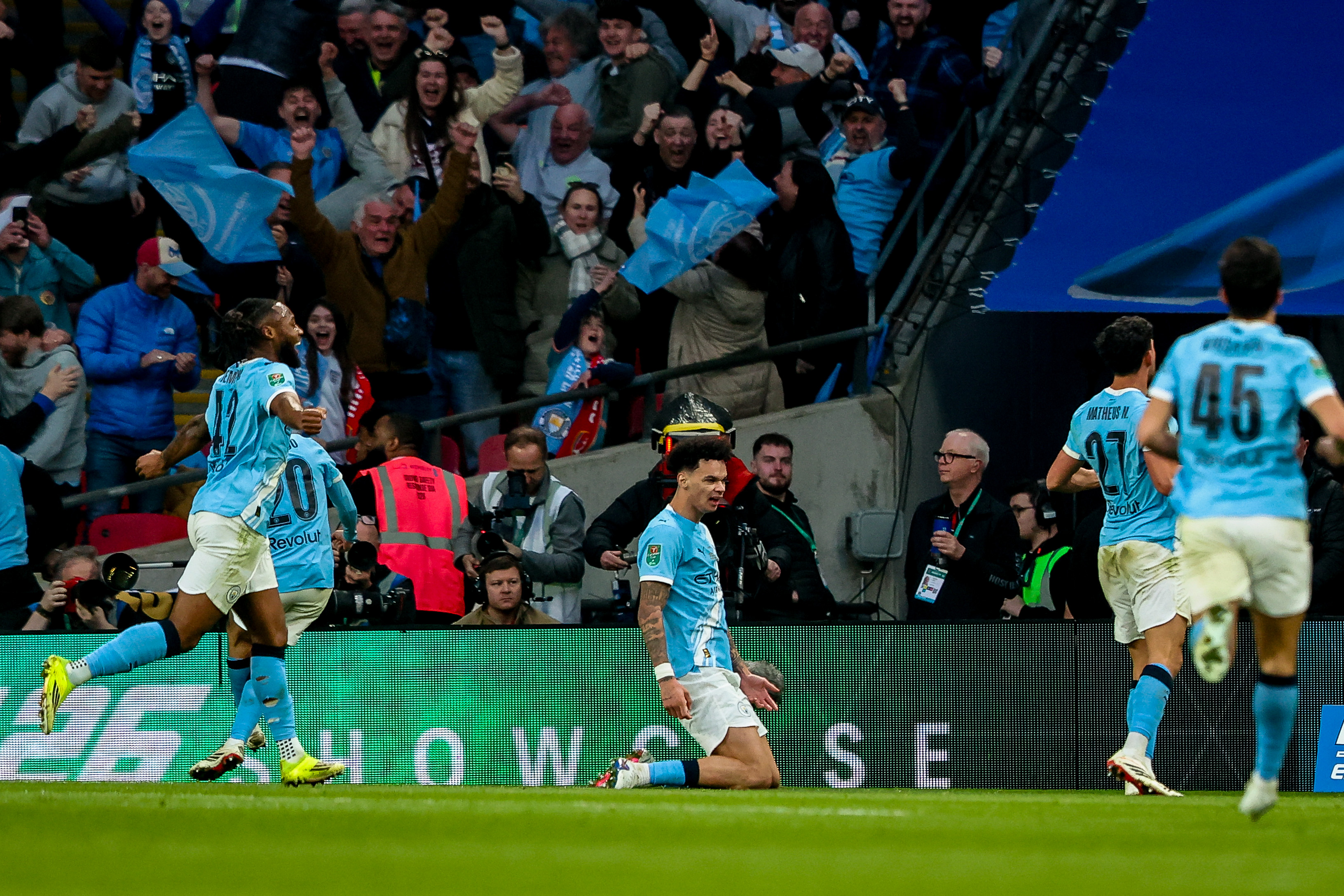 Dubbelslag O'Reilly en blunderende doelman helpen Manchester City aan ...