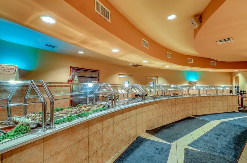 The massive Florida seafood buffet that serves a tropical-inspired feast