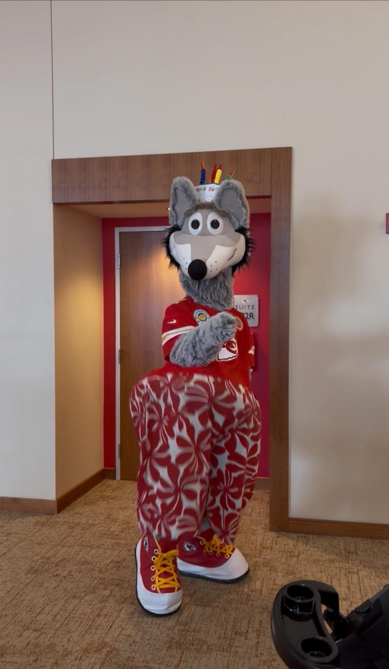 KC Wolf celebrates birthday with sold-out bash at Arrowhead Stadium