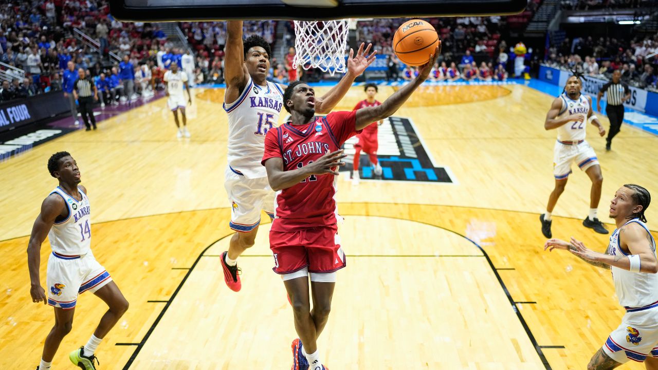 Dylan Darling hits driving layup at buzzer, St. John’s beats Kansas in ...
