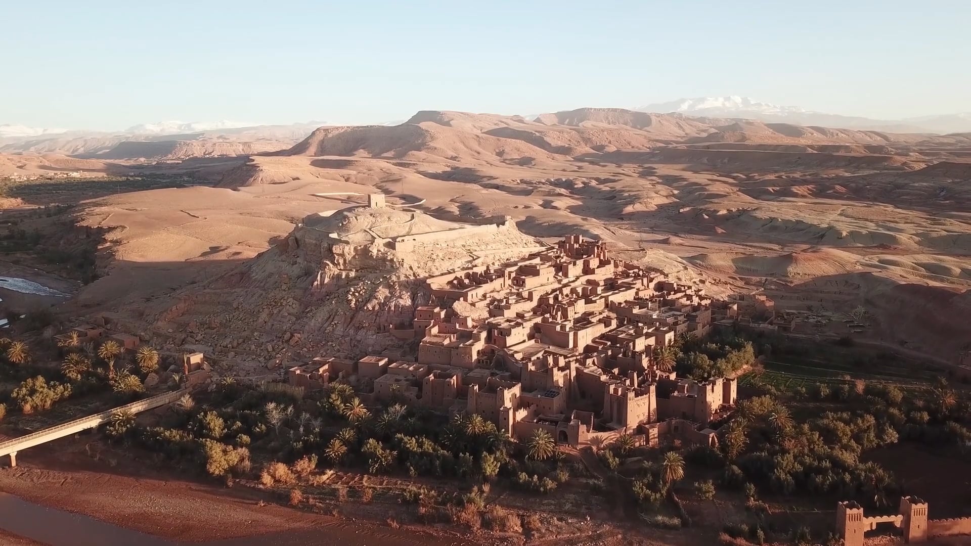 Aït Benhaddou, Marokko: Drohne erkundet historisches Dorf zwischen ...