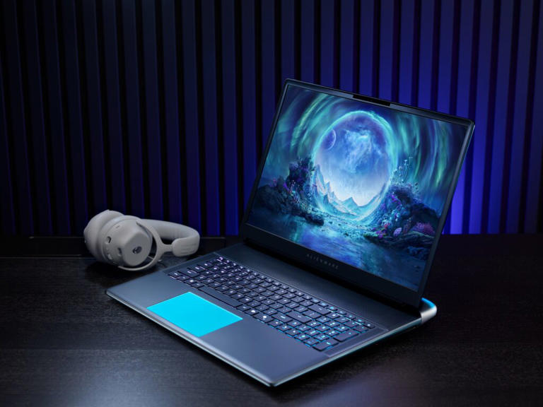Alienware Area-51 Gaming Laptops Hit Store Shelves with RTX 5090 ...