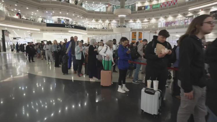 ICE agents deploying at Atlanta airport as massive TSA lines continue ...