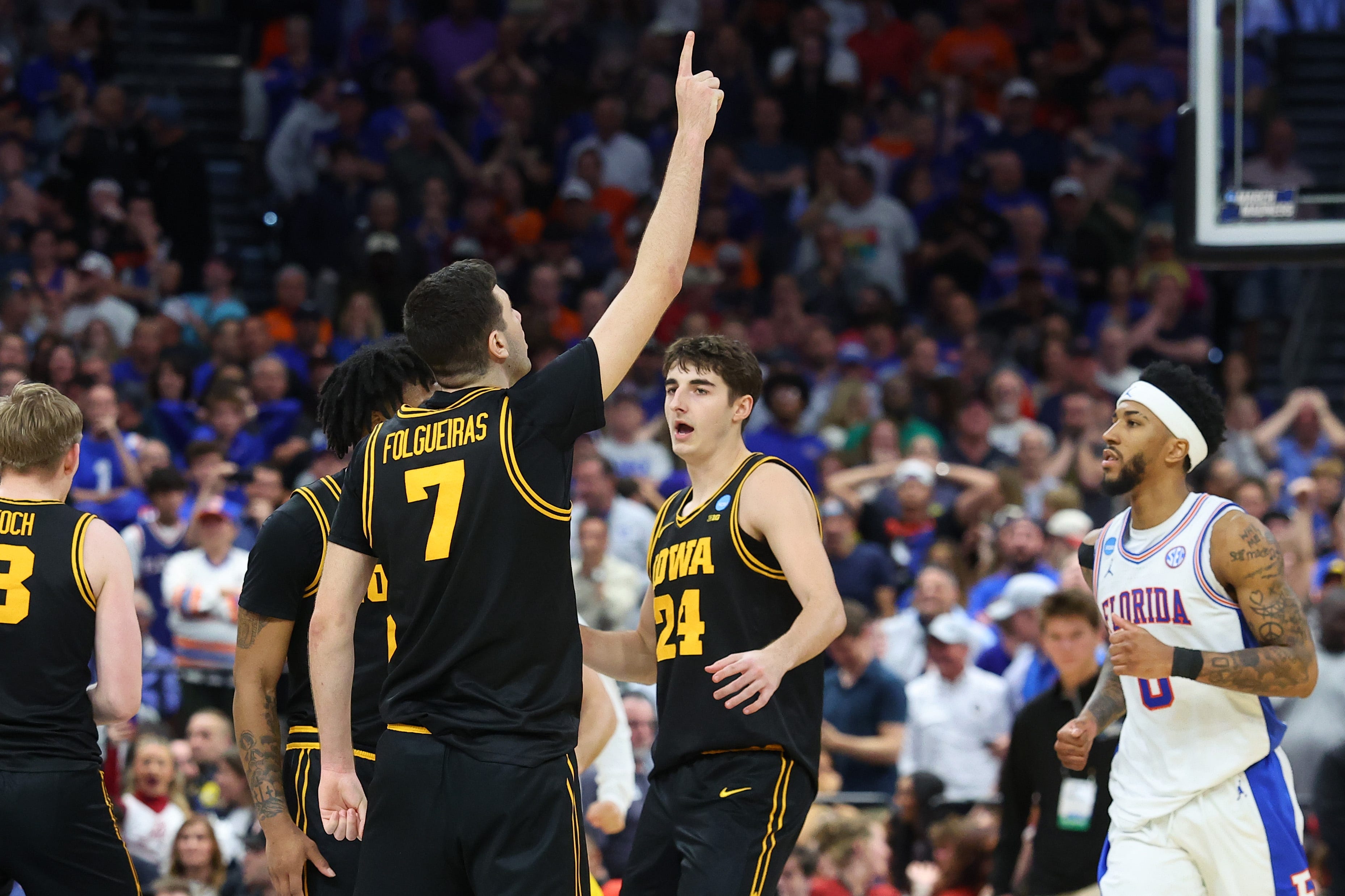 March Madness scores: Buzzer-beater, epic upset and more nail-biters ...