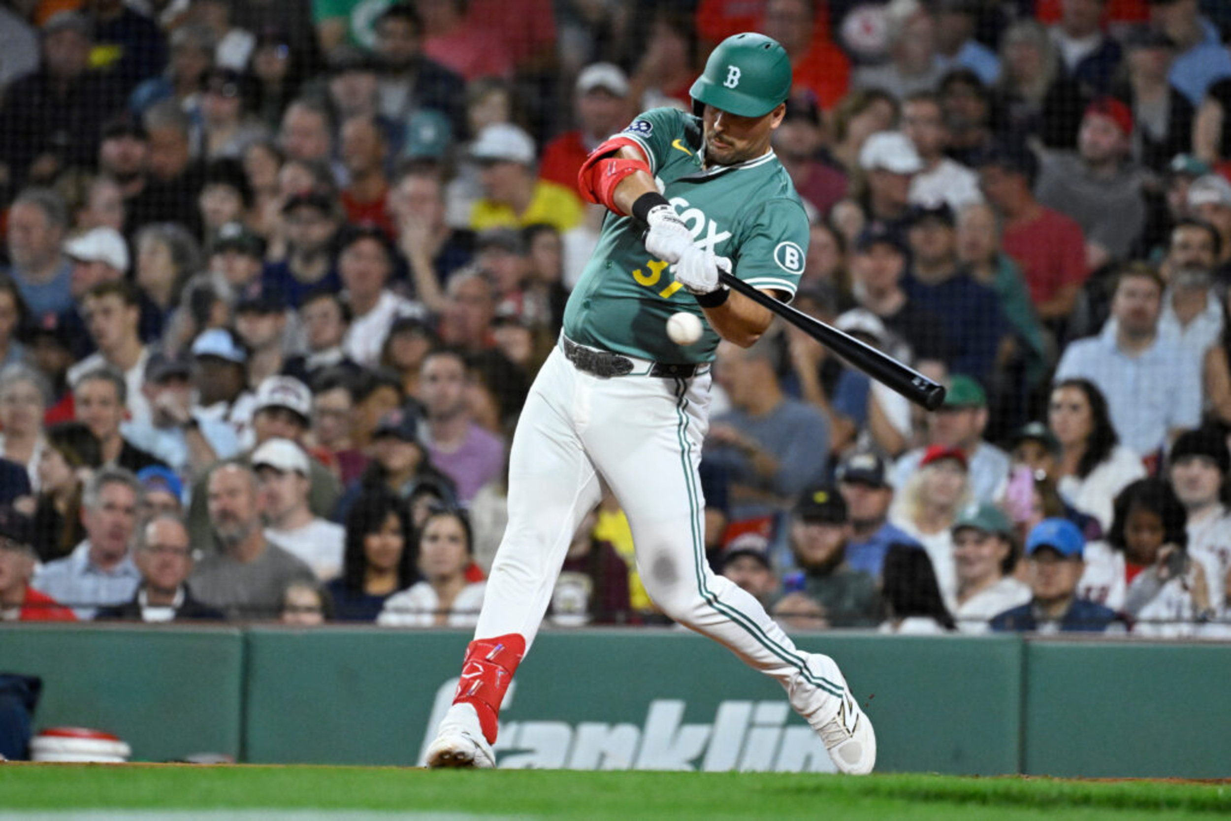 Nathaniel Lowe’s role on the Cincinnati Reds