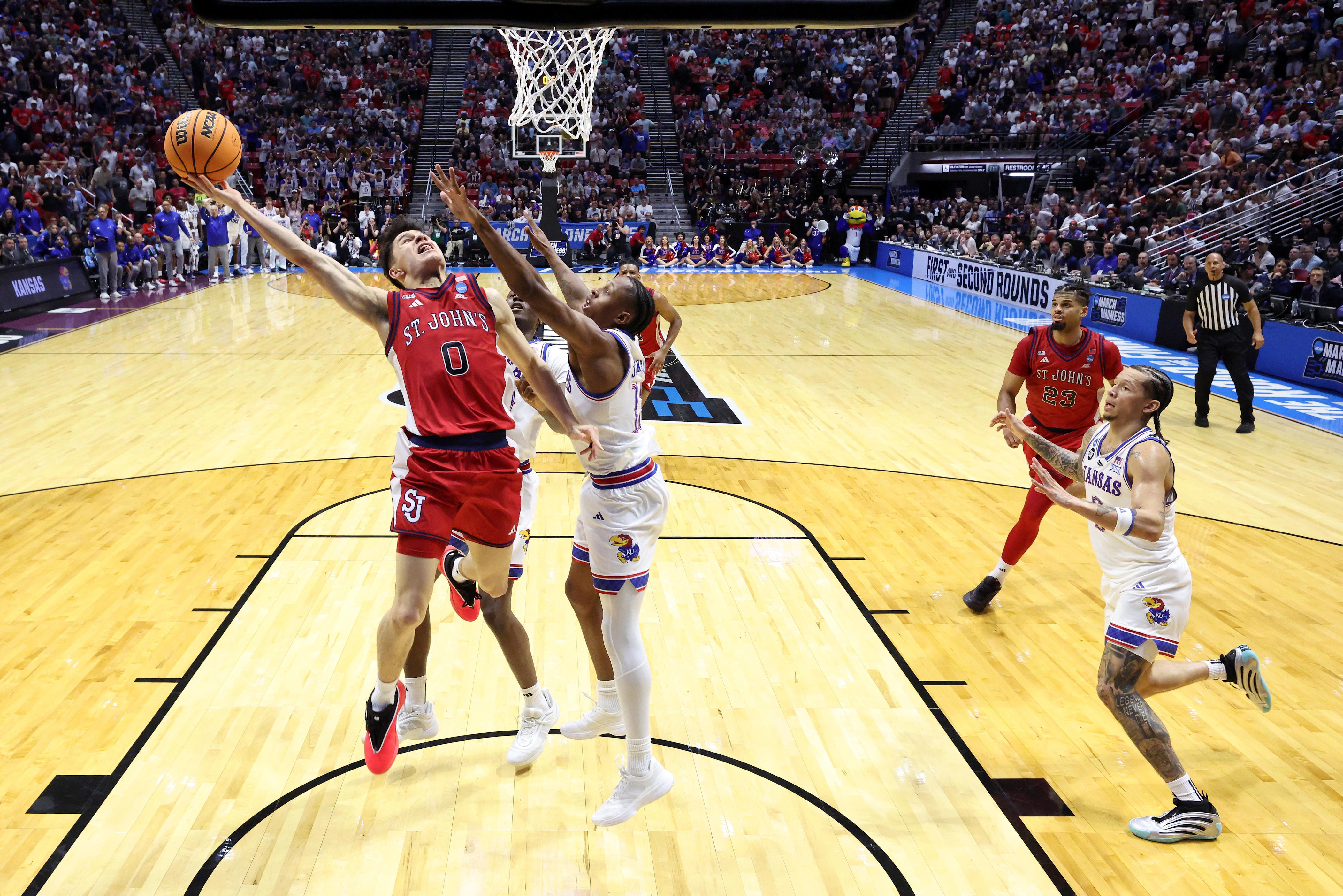 Inside the buzzer-beater that led St. John's to first Sweet 16 since 1999