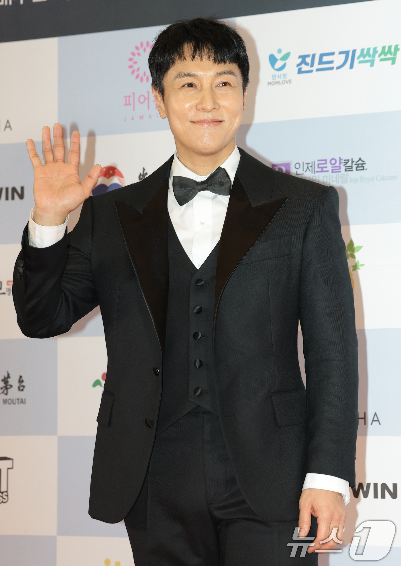 성매매 옹호, 女 머리채 잡은 MC딩동 응원…김동완 결국 사과