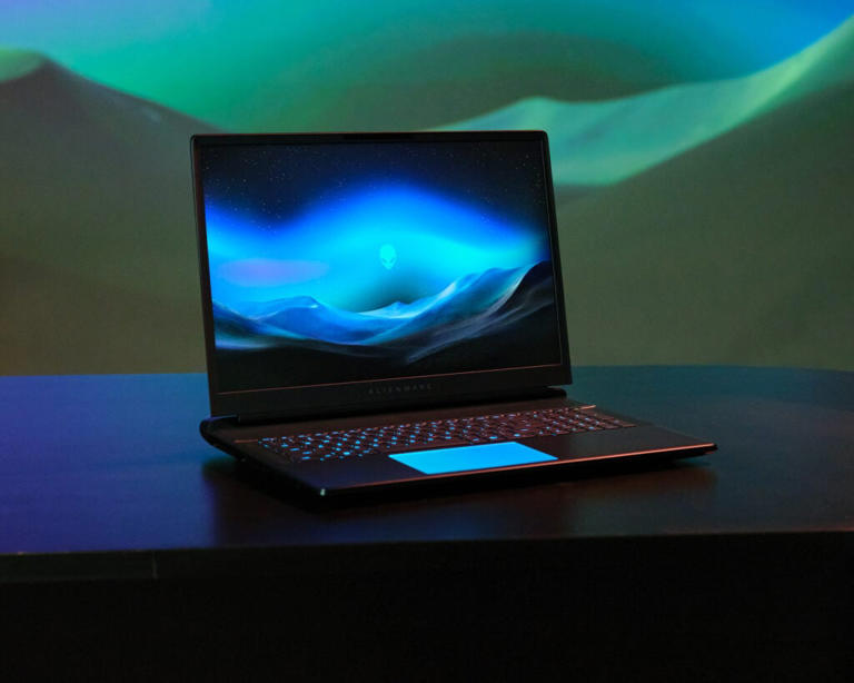 Alienware Area-51 Gaming Laptops Hit Store Shelves with RTX 5090 ...